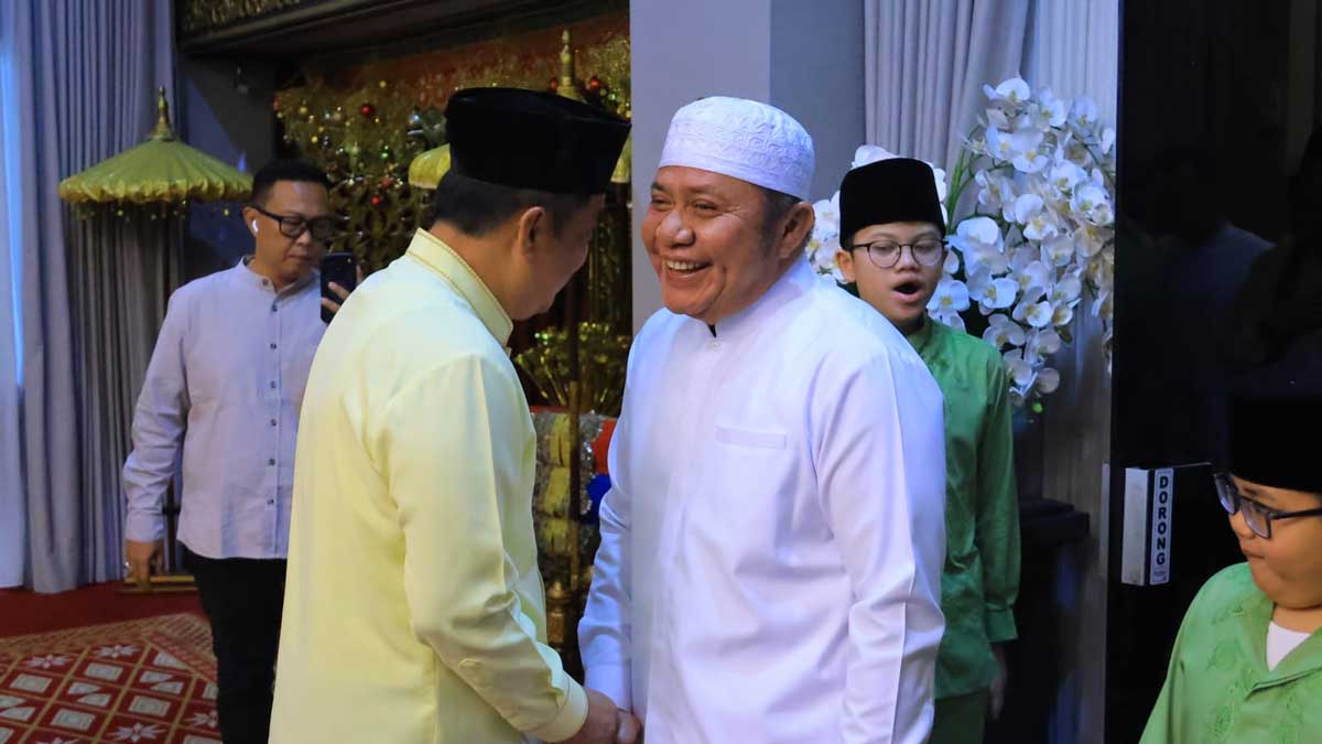 Tanpa Sekat Protokoler, Ribuan Warga Sumsel Serbu Griya Agung Demi ...