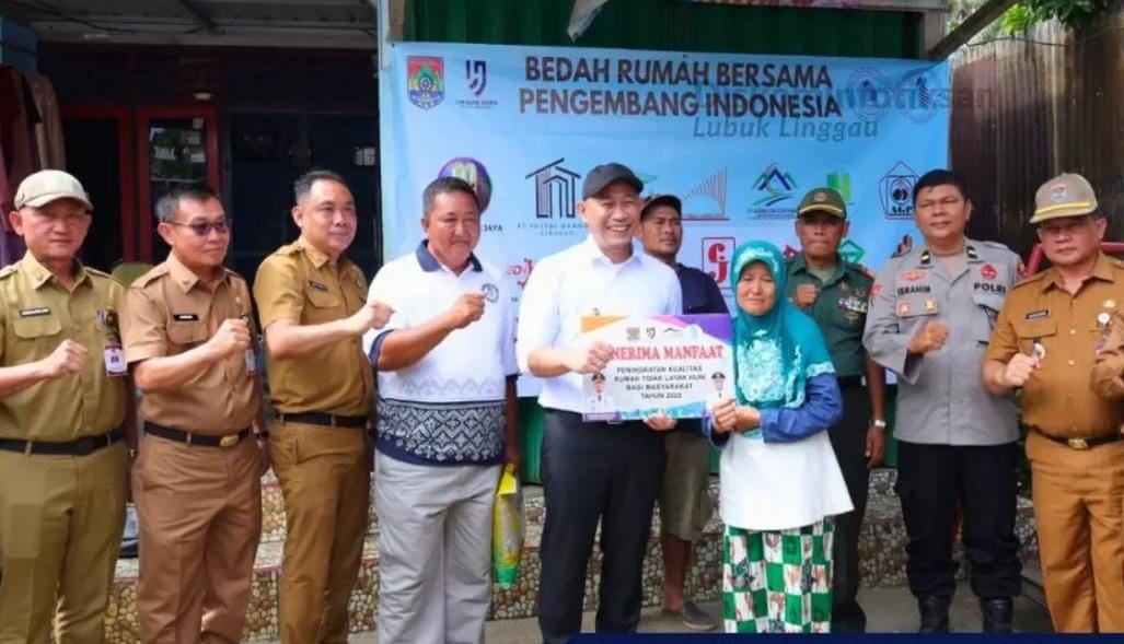 Wali Kota Lubuk Linggau H Rachmat Hidayat Letakkan Batu Pertama Program Bantuan RTLH Tahun 2025