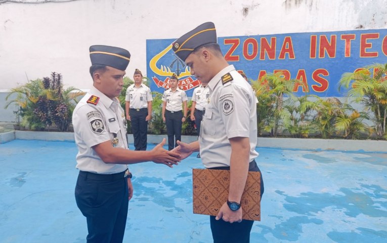 Kalapas Sekayu Pimpin Langsung Penyematan Tanda Kenaikan Pangkat Pegawai